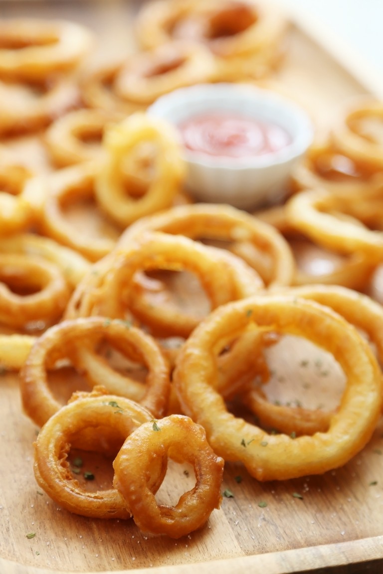 Foolproof Crispy Onion Rings - The Comfort of Cooking
