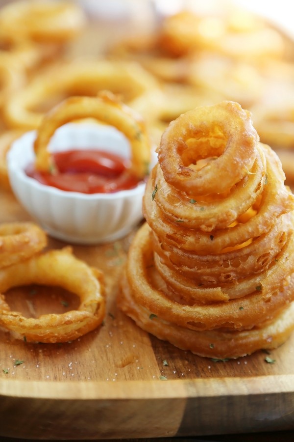 Foolproof Crispy Onion Rings - The Comfort of Cooking